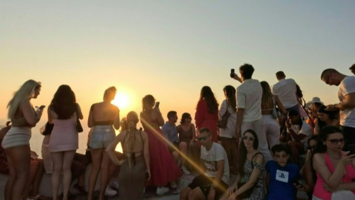 Santorin, "l'île Instagram" au bord de la saturation touristique | RTL Info