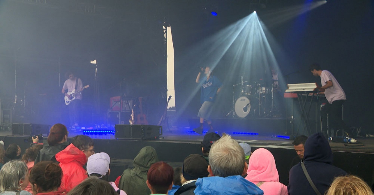 "La Belgique me porte chance": la chanteuse Santa se produit aux ...