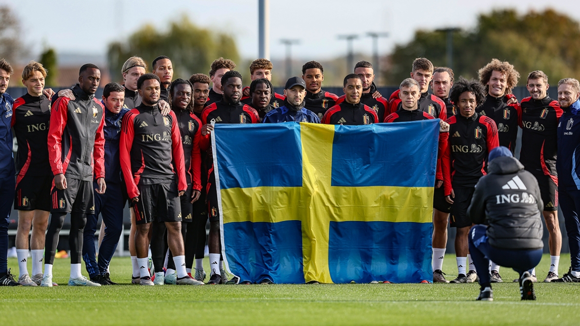 Pourquoi les Diables Rouges ont-ils posé avec le drapeau suédois avant ...