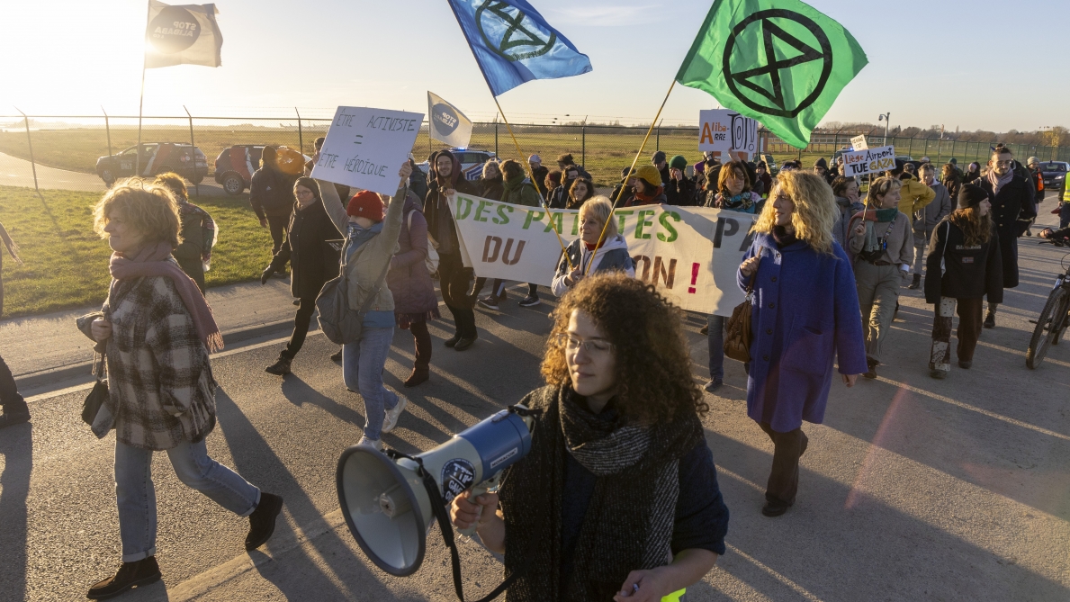 Manifestations, actions de désobéissance civile,... qui se cache ...