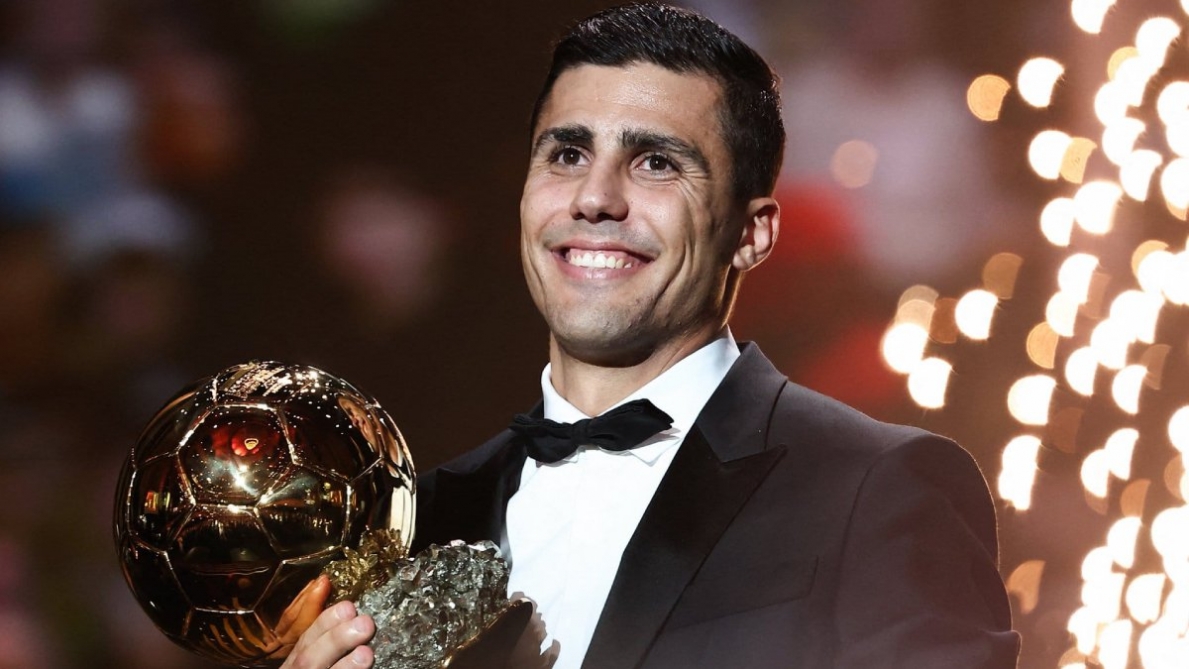 Rodri crée la surprise et remporte le Ballon d'Or | RTL Info