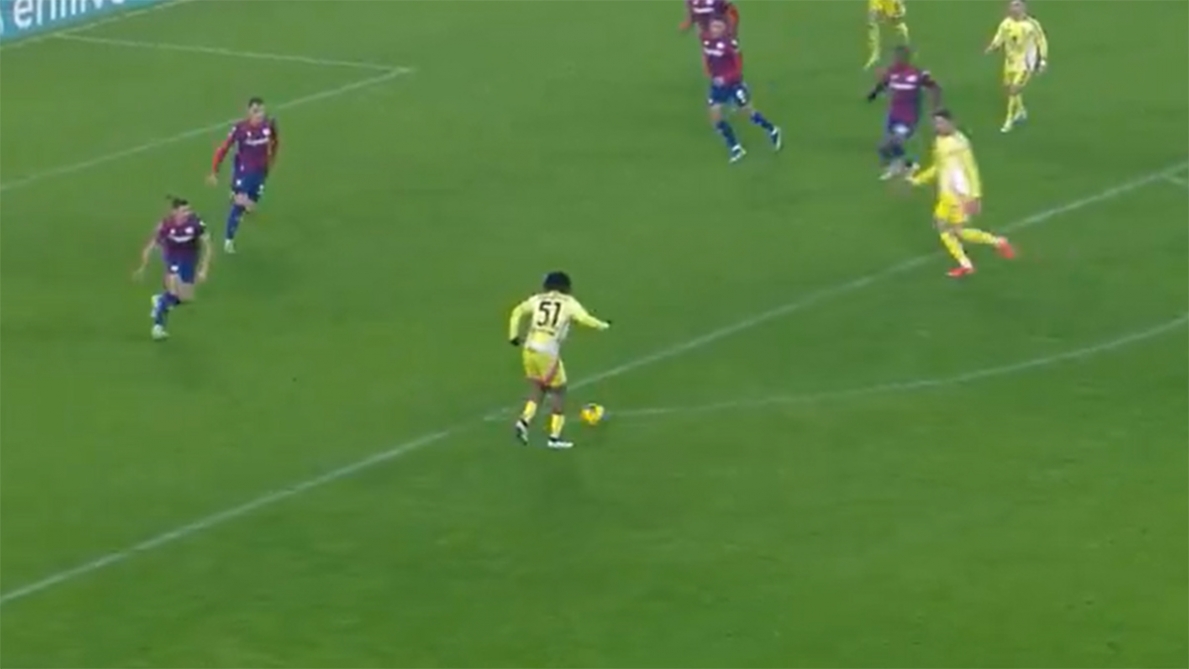 Une perle qui file dans la lucarne: le but génial de Mbangula qui sauve ...