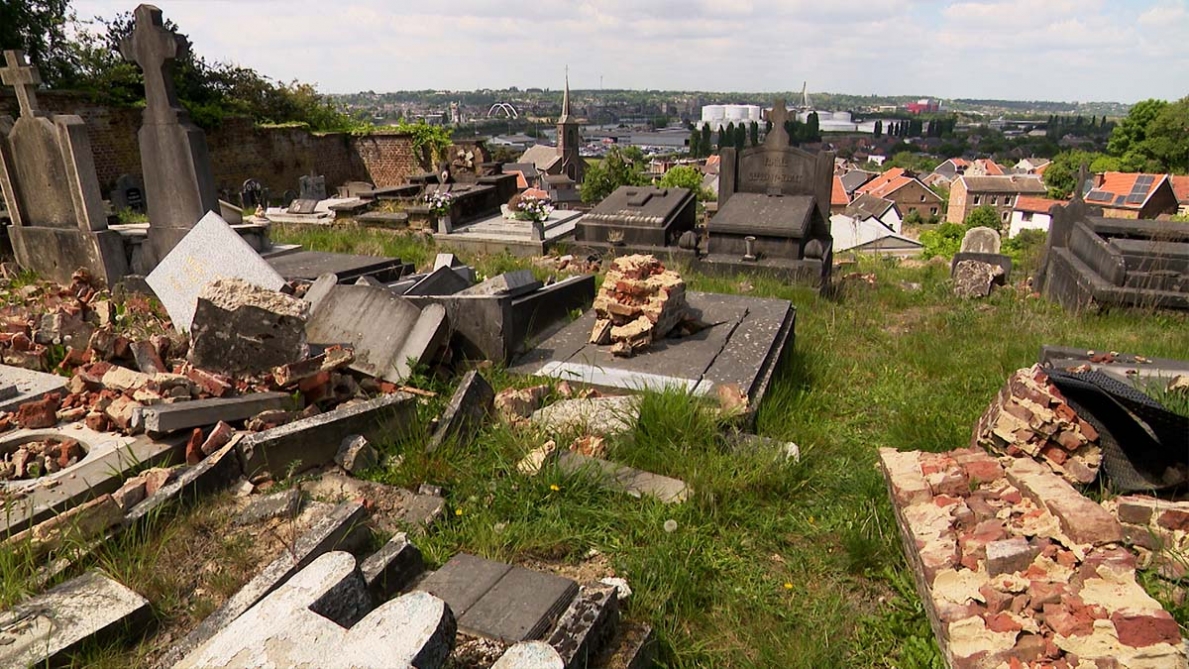 "Où en est le respect des défunts?": un an après les dégâts causés au ...