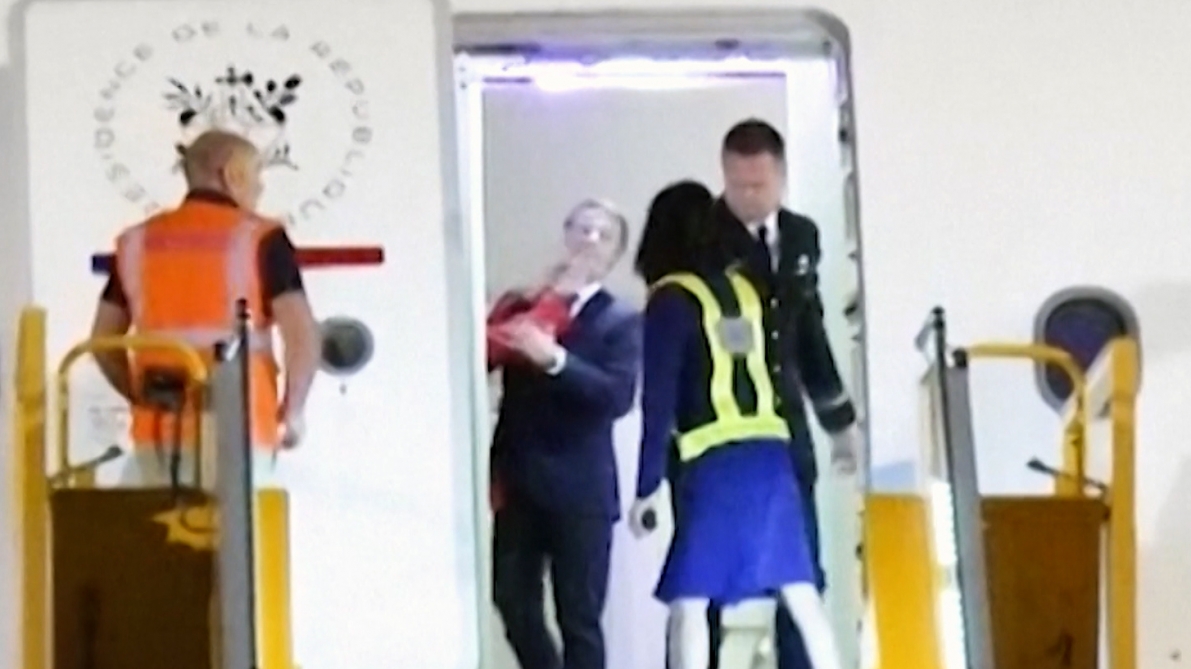 «Fadas», «maboules»: Emmanuel Macron réagit à la polémique de la baffe ...