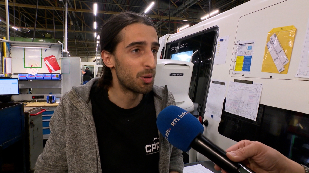 Rencontre exceptionnelle avec des ouvriers qui fabriquent les armes à ...