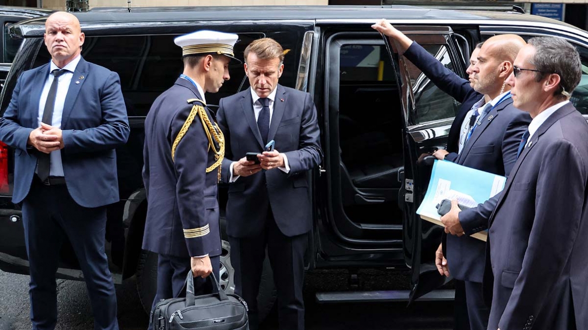 « Devine quoi » : Emmanuel Macron bloqué par la police à New York, il appelle Donald Trump | RTL ...