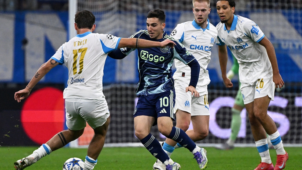 Une gifle et un Diable Rouge en feu : l’OM écrase l’Ajax et fait un ...