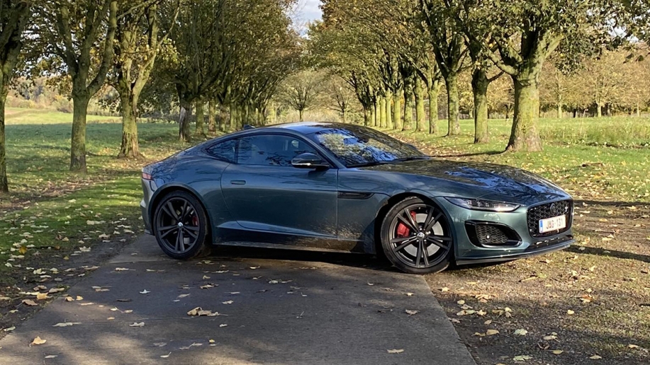 A son crépuscule, le grondement du V8 Jaguar archivé à la British ...