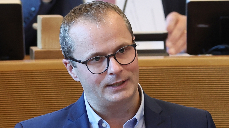 Malgré son inculpation, Maxime Daye de retour au conseil communal de ...