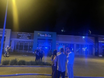 « C’est une partie de ma vie qui s’effondre » : incendie d’origine criminelle dans un zoning ...